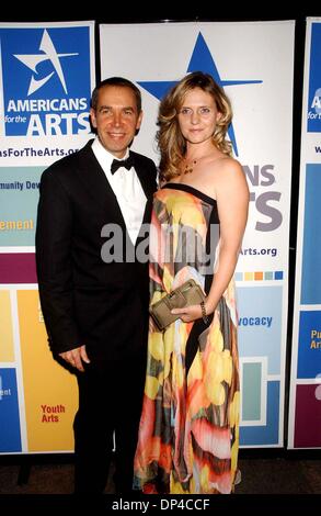 Jeff Koons con sua moglie Justine Wheeler Koons, sua madre Gloria Koons ...