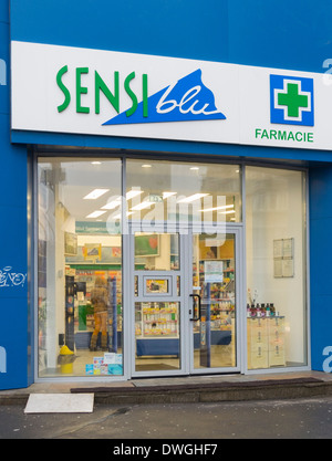 Sensiblu farmacia in Bucarest, Romania Foto stock - Alamy