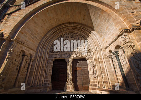 Timpano romanico portico Abbazia Benedettina monastero cluniacense ...
