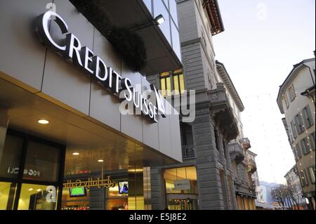 Le banche a Lugano, in Svizzera, il Credit Suisse Bank Headquarters ...