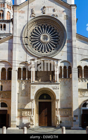 La facciata occidentale del Duomo, Piazza Duomo, Modena, Emilia Romagna ...