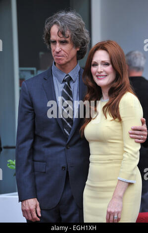 Julianne Moore e Jay Roach a stella per : Julianne Moore onorato con ...