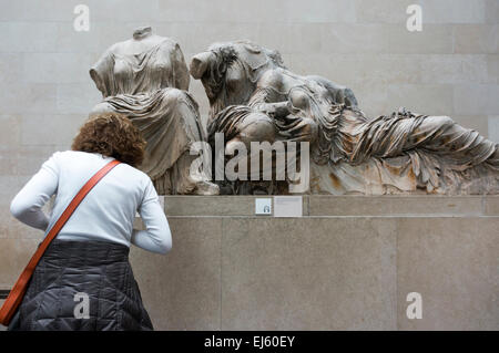 Le tre dee. Hestia, Dione e Afrodite. Dal frontone orientale del ...