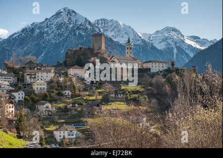 Santa Maria in Calanca, Svizzera: Vista del villaggio di montagna con ...