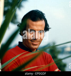 Der spanische Sänger Julia Iglesias, ca. 1974. Il cantante spagnolo ...