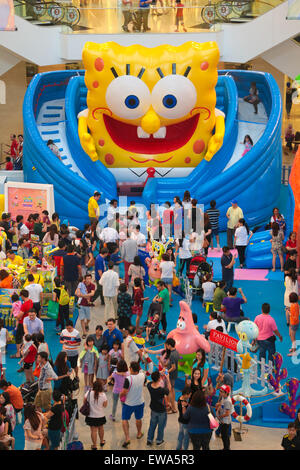 Di fronte alla folla Spongebob promozione massa al Pavillion Shopping ...