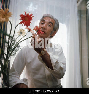 Der Schweizer Schauspieler Lukas Ammann mit Ehefrau Liselotte Ebnet ...