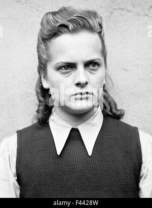 IRMA GRESE GUARDIA DEL CAMPO DI CONCENTRAMENTO NAZISTA (sinistra) Irma ...