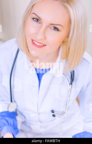 Infermiera professionale coinvolti nel lavoro Foto stock - Alamy