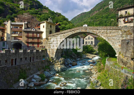 Ponte romano di pont-saint-martin sul fiume Lys, pont-saint-martin ...