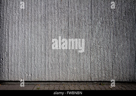 Grigio intonaco rigato street a parete e a pavimento Foto stock - Alamy