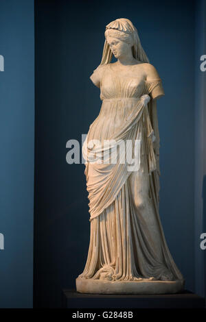 Roma. L'Italia. Statua di Melpomene :, musa della tragedia, 1C BC ...