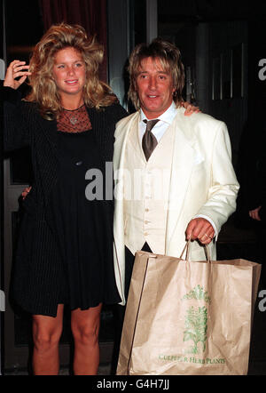 Il cantante Rod Stewart e sua moglie Rachel Hunter alla prima di evita ...