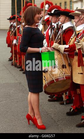 Lorraine Kelly lancia il 2013 Natale campagna Box prendendo parte in ...