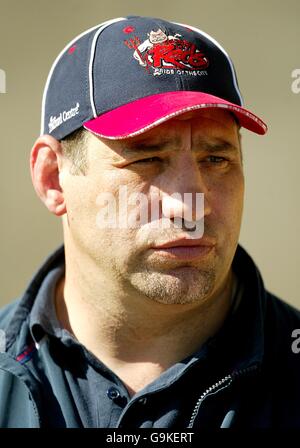 Il capo-allenatore di Salford City Karl Robinson durante la partita Sky ...