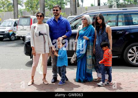 Attore di Bollywood Vivek Oberoi di Olga Alva Oberoi bambini Vivaan ...