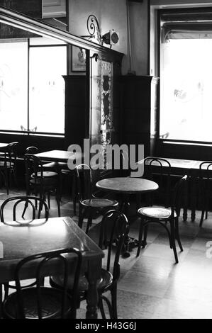 L'Italia, Lombardia, Milano, Bar Magenta, aperitivo Foto stock - Alamy