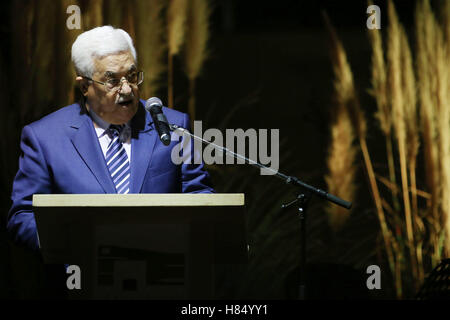 il presidente palestinese Mahmud Abbas porge le sue condoglianze al ...