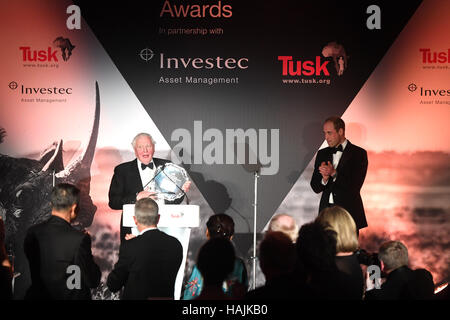 Il Duca di Cambridge presenta sir David Attenborough un premio per i ...