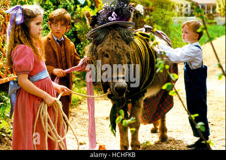 NANNY MCPHEE, da sinistra: Raphael Coleman, Holly Gibbs, Jennifer Rae Daykin, Sam Honywood, Hebe ...