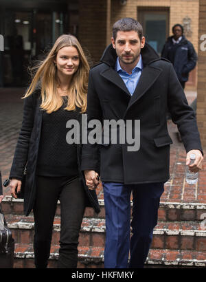 Carl Hirschmann lascia Southwark Crown Court, nel centro di Londra, in ...