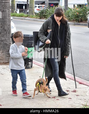 Selma Blair e suo figlio Arthur ha adottato un nuovo cane in Studio ...