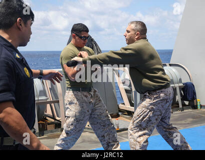 Lancia Cpl. Leonardo Castillo e Sgt. Steven Eakes, poliziotti militari ...