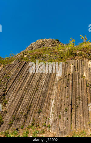 Colonne basaltiche di Usson, villaggio etichettato Les Plus Beaux ...