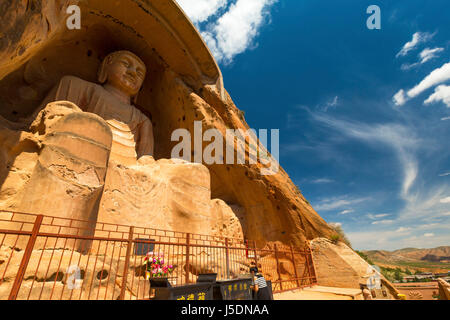 Gigantesca statua del Buddha, il Monte Sumeru Grotte, Guyuan, Ningxia ...