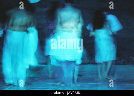 Teatro Danza Masurca Fogo di Pina Bausch con la ballerina Julie ...
