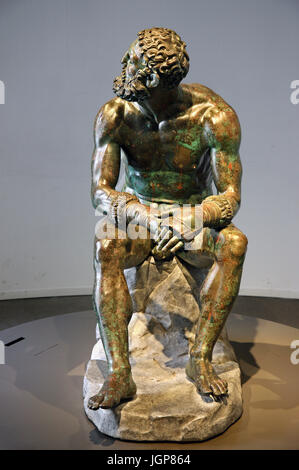 Il 'Boxer a riposo' ('pugile in riposo'), un bronzo ellenistiche ...