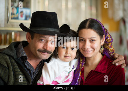 Ritratto di un Gabor famiglia rom, Valeni, Transilvania, Romania Foto ...