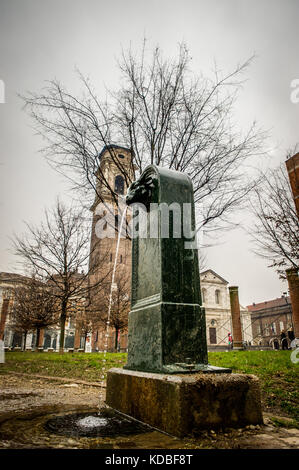 Toret, tipica fontana pubblica di Torino. Ci sono quasi 800 'toret' in ...