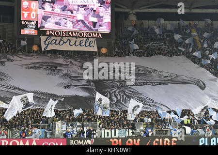 La coreografia della AS roma tifosi prima durante i quarti di finale di ...
