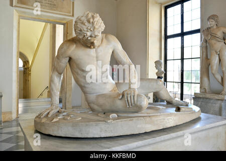 Galata morente scultura in Palazzo Nuovo presso i Musei Capitolini di ...