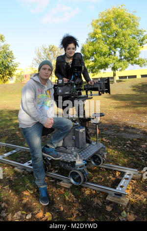 Schauspieler Frederick Lau in der Rolle des Wurstjungen, von links ...