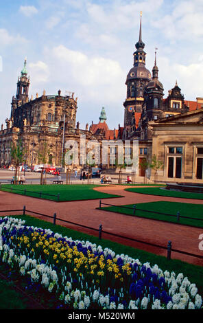 Katholische Hofkirche e il castello di Dresda (Dresdner Schloss ...