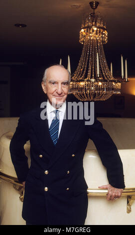 EMILIO PUCCI designer italiano con la moglie Cristina 1991 Foto stock ...