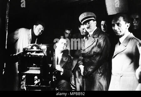 ADOLF HITLER con Joseph Goebbels a destra circa 1933 Foto stock - Alamy