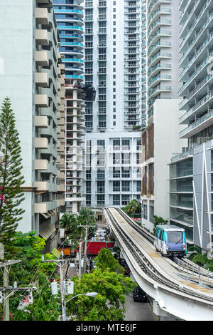 Miami Florida, Brickell Station, Metromover, sistema di treni gratuito ...