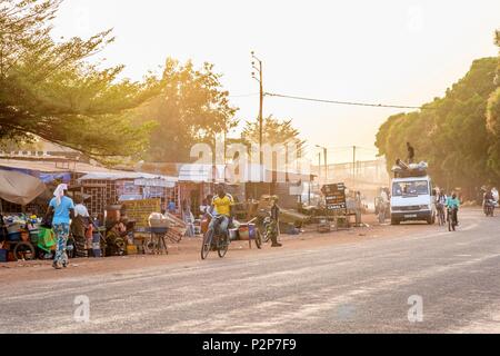 Il Burkina Faso, Banfora, capitale della regione di Cascades e ...