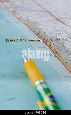 Mappe che mostrano alcune famose località turistiche in Versilia. Utile ...