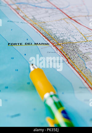Mappe che mostrano alcune famose località turistiche in Versilia. Utile ...