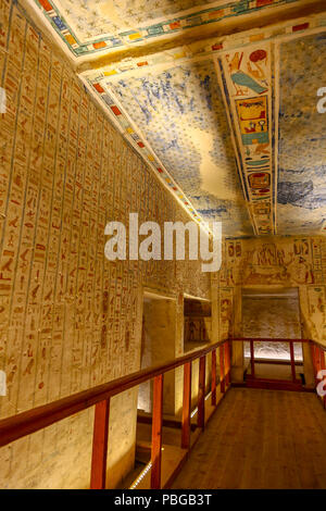 Geroglifici all'interno della tomba di Ramses iv o Ramesse IV (KV2 ...