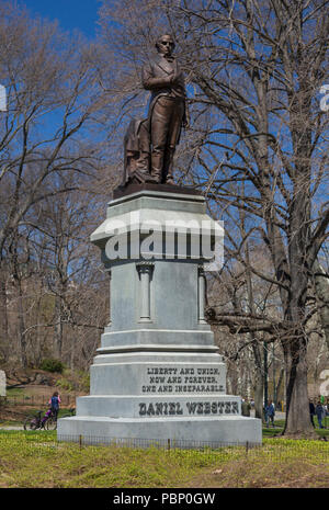 Statua Daniel Webster un monumento al Central Park di New York City ...
