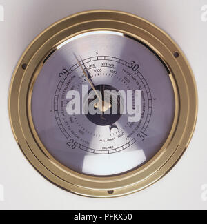 Un barometro aneroide per misurare la pressione atmosferica. Inventato ...