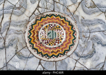 L'interno del Katholikon (chiesa principale) del monastero di Nea Moni ...