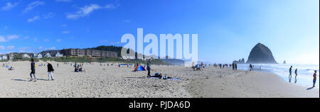 USA, Oregon, Clatsop County, West Coast, Oregon Coast, Cannon Beach ...