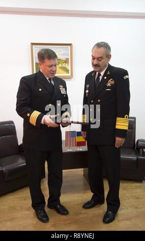 CONSTANTA, Romania (18 marzo 2017) Capt. Larry LeGree, commodore ...