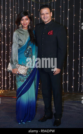 Attore di Bollywood Vivek Oberoi di Olga Alva Oberoi bambini Vivaan ...